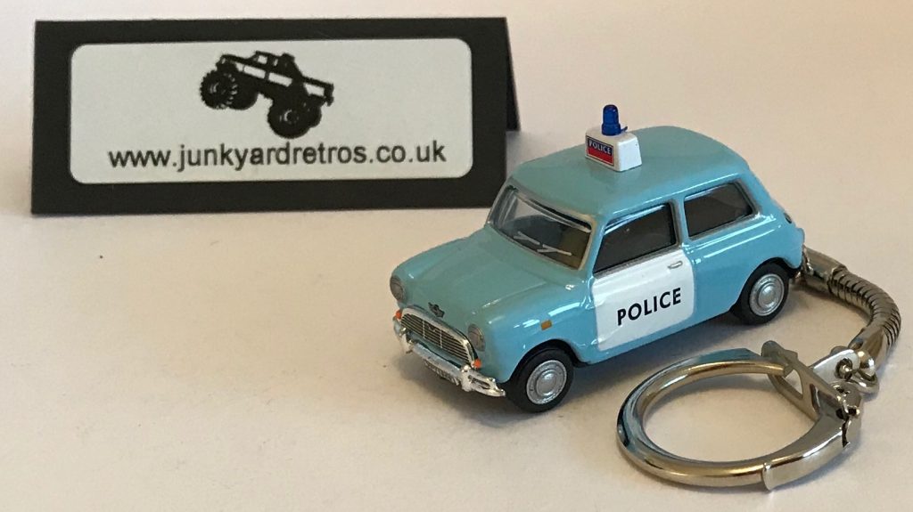 AUSTIN MORRIS MINI CLASSIC PANDA CAR KEYRING / KEYCHAIN 1/72 SCALE ...